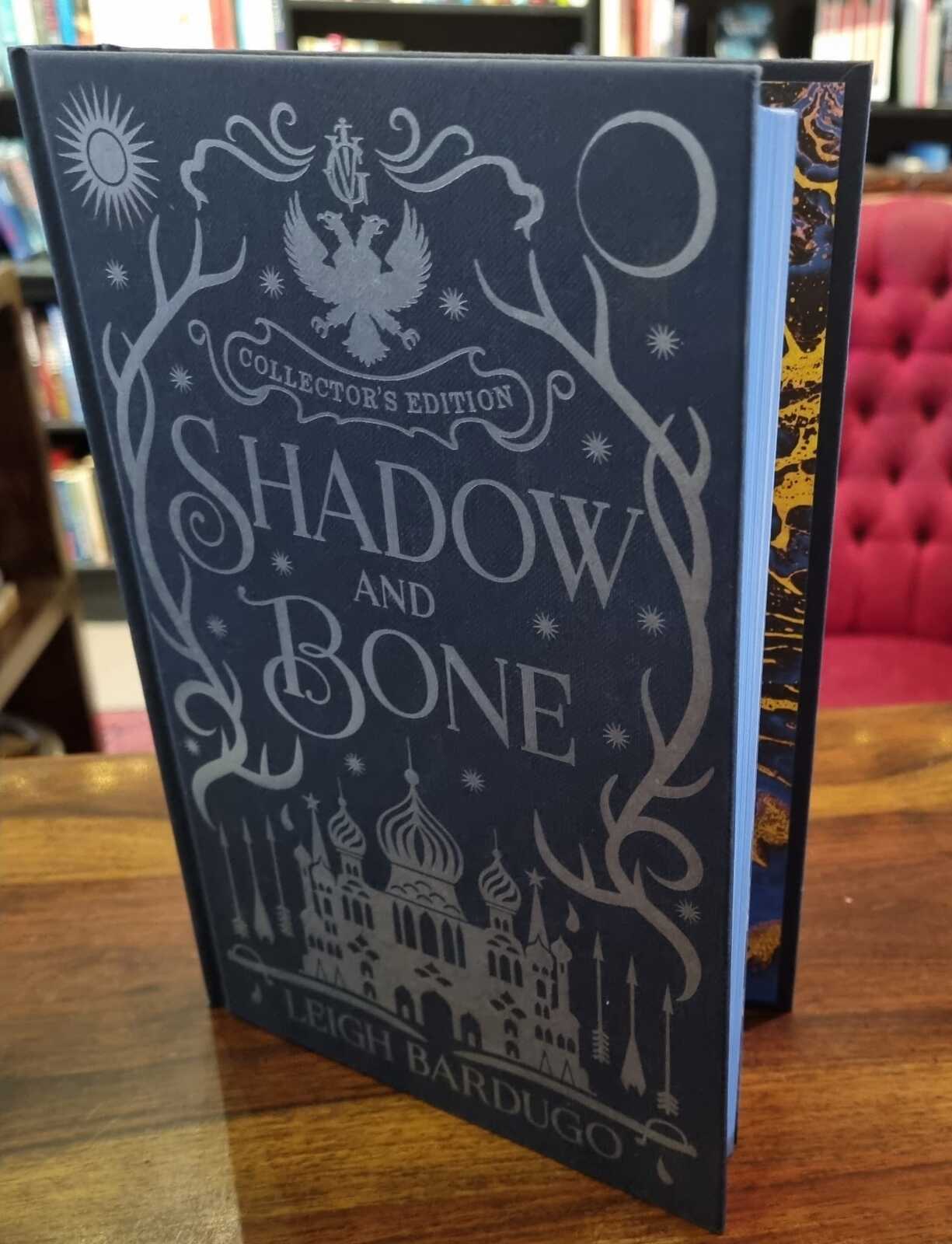 Shadow and Bone (Collectors Edition)
